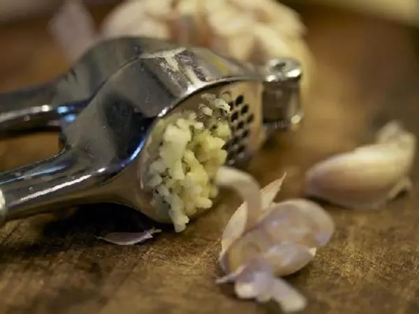 Grinding garlic