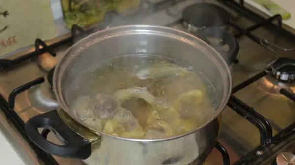 베트남어 쇠고기 수프 : 집에 의해 단계적 조리법 C 사진 및 비디오