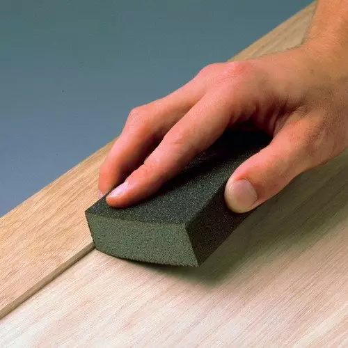 Bluarje sipërfaqe prej druri