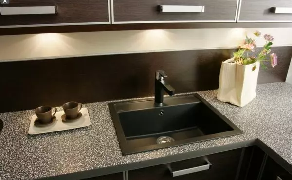 Middle size kitchen sink