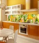 Apron terang di dapur dengan tajuk warna terracotta