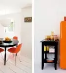 Orange elementer i lyse kjøkken interiør