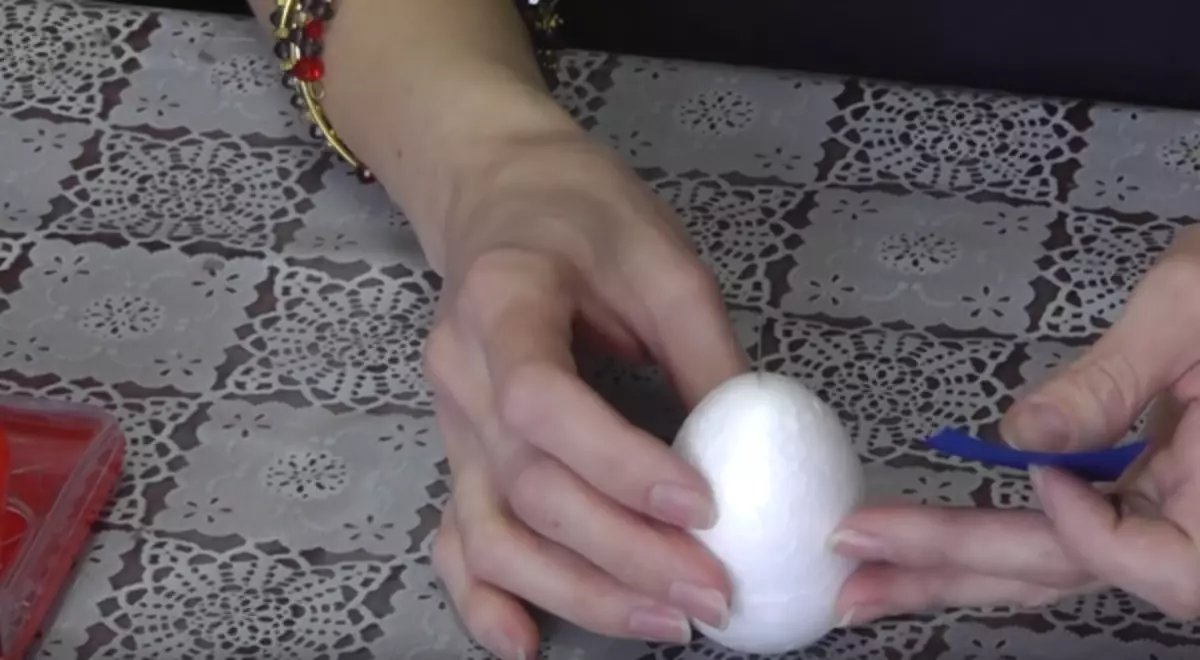 Enginar tekniğinde saten kurdelalardan bir Paskalya yumurtası nasıl yapılır: Aşama 2