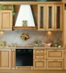 Virtuvė su šviesiai ruda patina