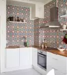オリエンタルスタイルのエプロンとキッチンの白い家具