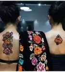 刺繍のタトゥー、花
