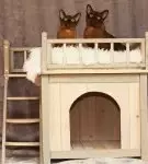 Drewniany dom dla kotów