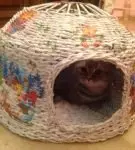 Будинок для кішки з газетних трубочок
