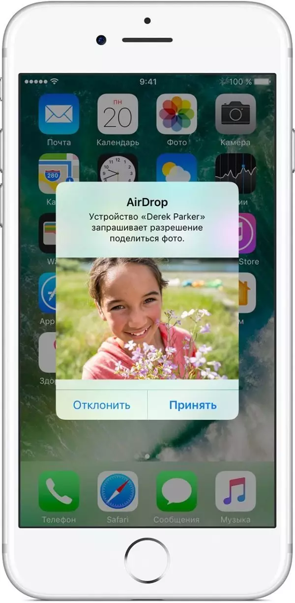 Ottenere una foto attraverso Airdrop su iOS