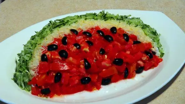 Вкусни годишни салати: чекор-по-чекор рецепти со фотографии и видеа 2734_12