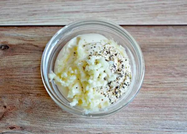 Mayonnaise pẹlu ata ilẹ