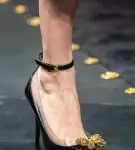 Mga sapatos nga adunay strap, pana ug silikon nga pagsulud, pagkolekta sa Versace