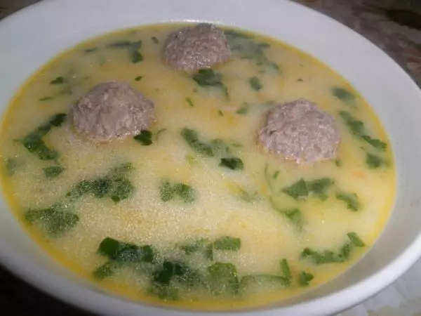 Meatballs आणि तांदूळ सह सूप