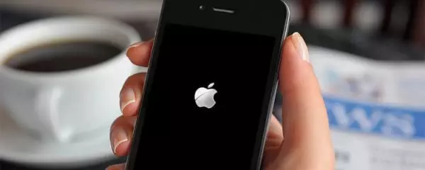 Hangup do iPhone com o logotipo da Apple na tela