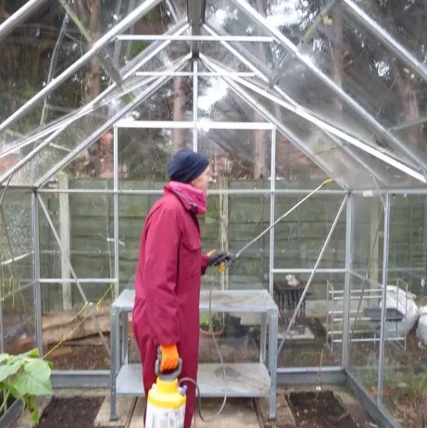 Spraying - Preparation of Greenhouses for Winter