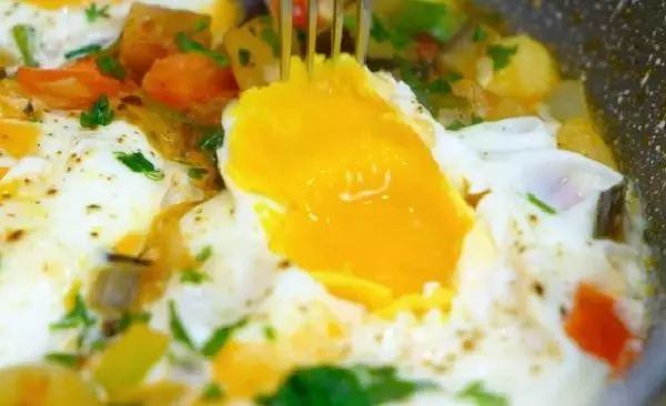 Sebzeli hazır çırpılmış yumurta