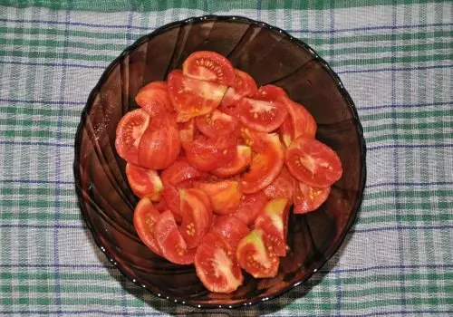 Cortes de tomates de pele descascados