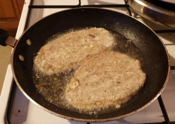 Schnitzeli in einer Bratpfanne