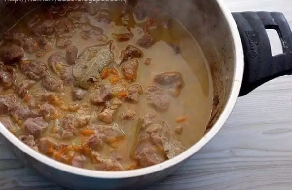 Goulash na saucepan