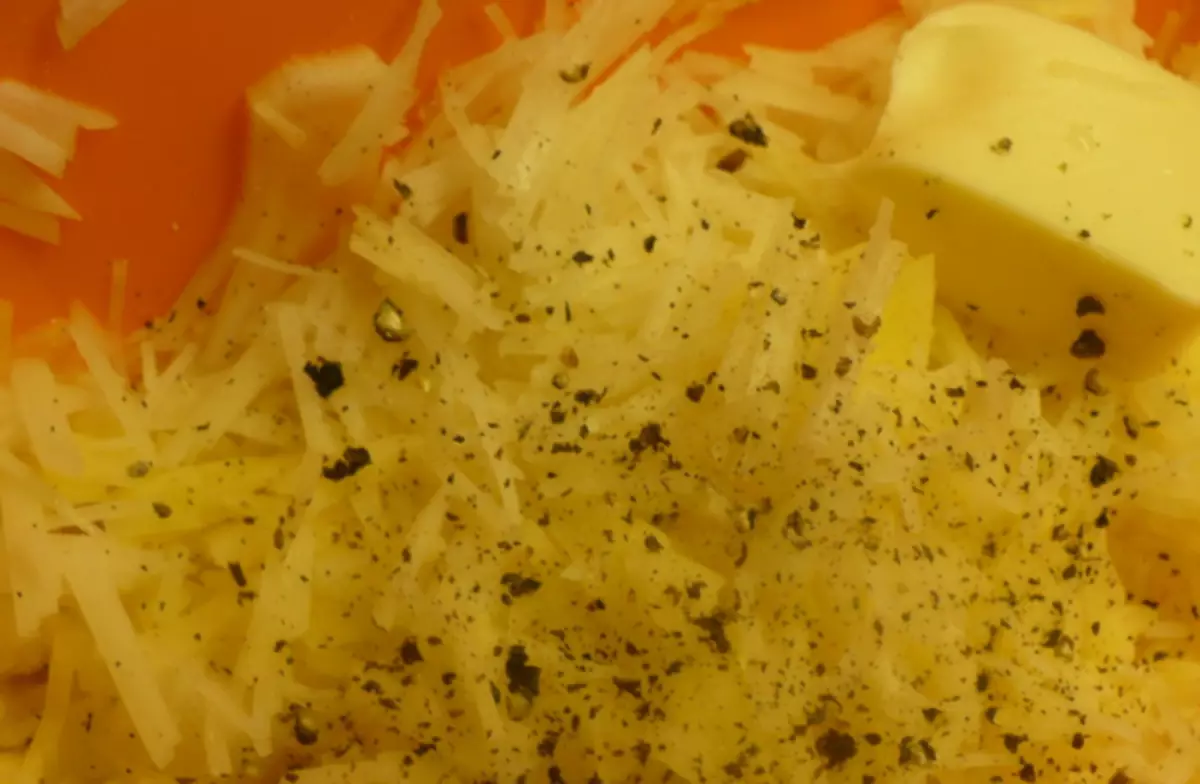 Curly cheese na may patatas at pampalasa