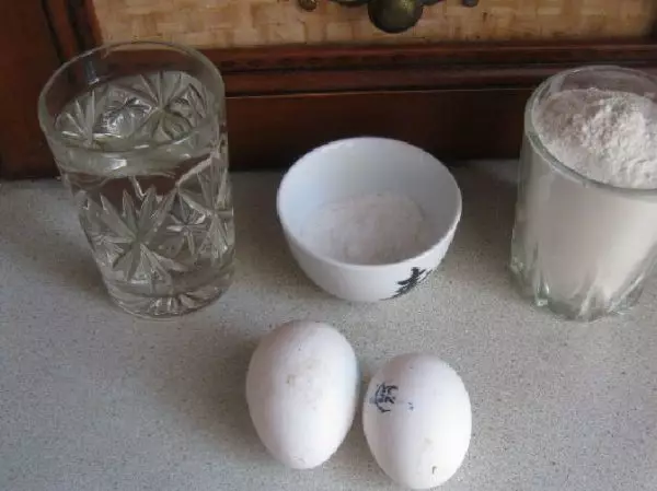 Брашно, вода, јајца и сол