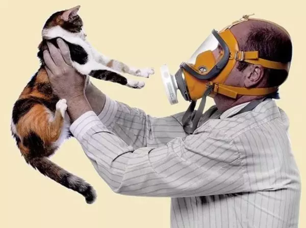 Man in mask holds cat