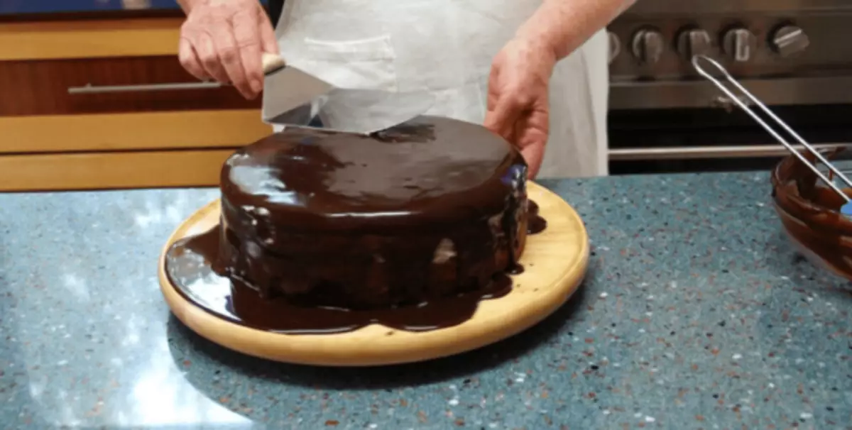چاکلیٹ چمک میں کیک