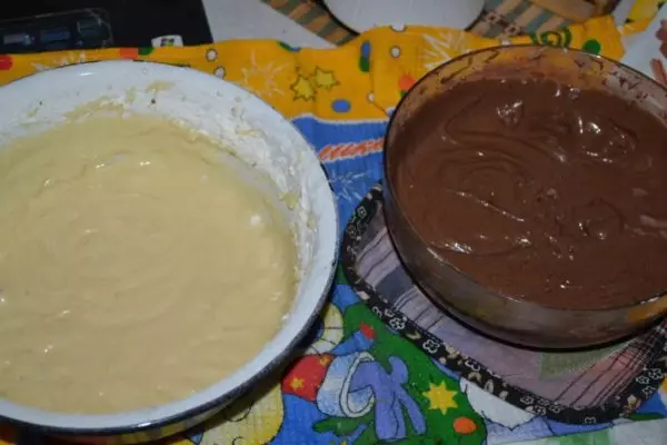Dwa rodzaje ciasta do ciasta zebry