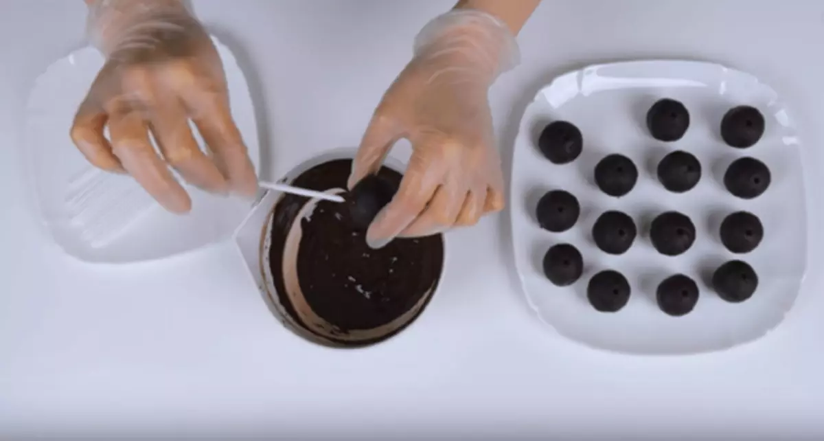 Кейк-попси в шоколадній глазурі