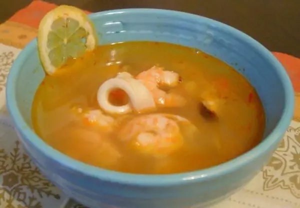 Бууис супа в чиния