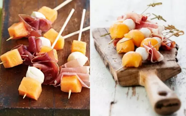 Dos tipos de canapés con fruta y jamón.