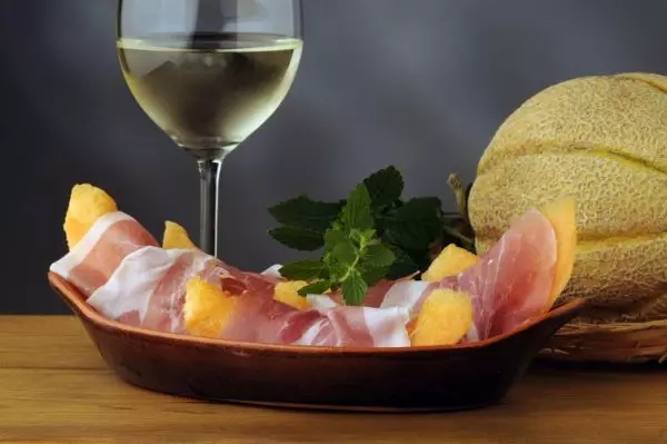 Melon mat Parma Ham a Wäin Glas
