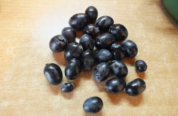 Berries sinine viinamarjad