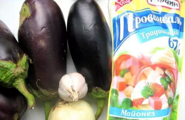 Eggplant, mayonnaise, hanyanisi uye gariki