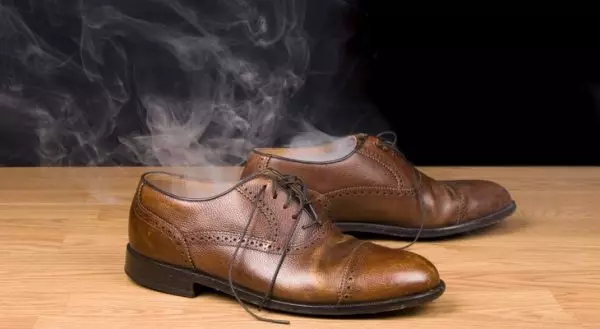 cheiro químico de zapatos