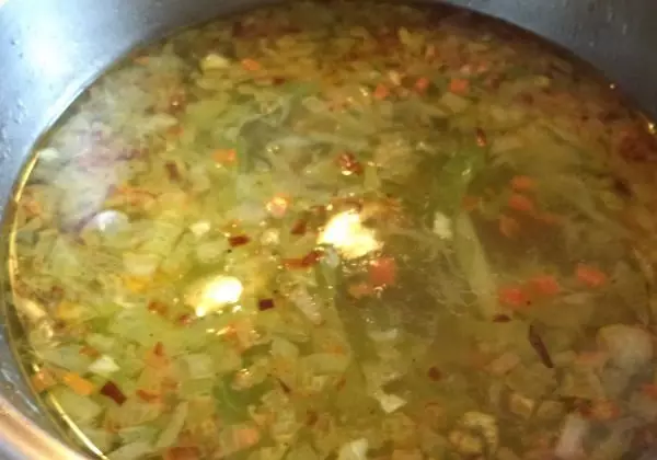 سوپ با پاشیدن در گوجه فرنگی
