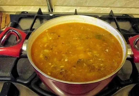 Supë në pjatë