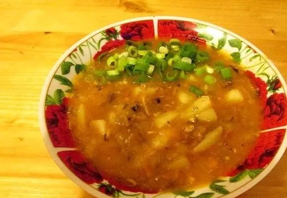 Плоча със супа и лук
