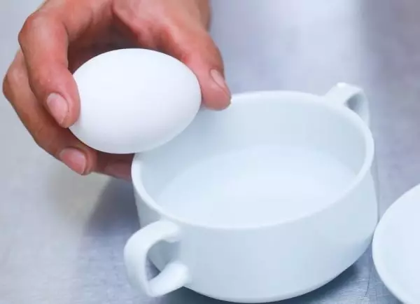 Preparació d'ous per cuinar