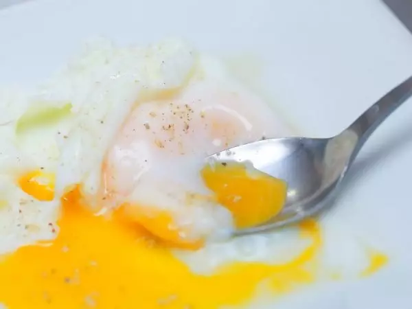 Phashot jajko na talerzu