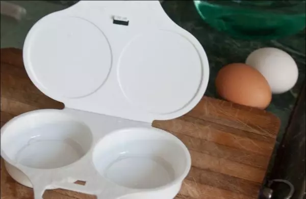 Fixtura para cociñar ovos no microondas