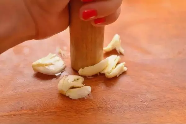 Garlic Press Dřevěný škůdce