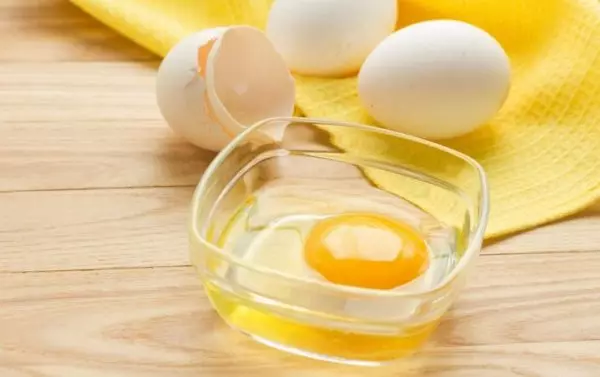 ٹوٹا ہوا انڈے اور دو اشارے