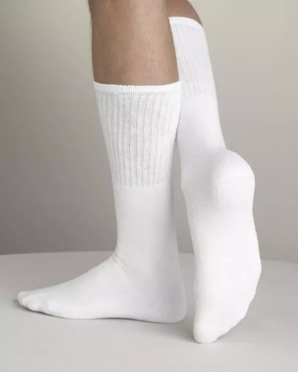如何在家裡洗襪子，為不同的材料，手動和機器方式提供功能，如何洗滌白色襪子