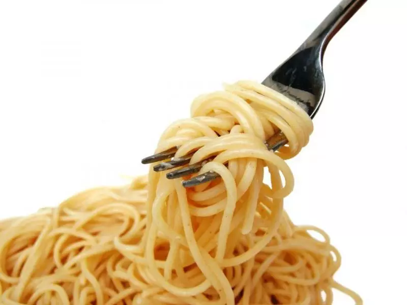 पास्ता कसा शिलालेख कसा करावा जेणेकरून ते एकत्र येत नाहीत + फोटो आणि व्हिडिओ