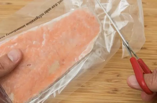 Заморожена риба в заводській упаковці