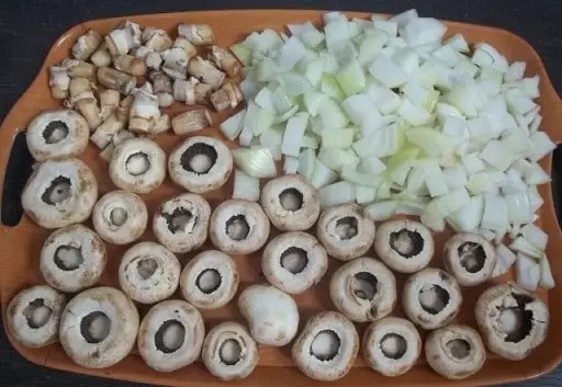 Onions and champignons