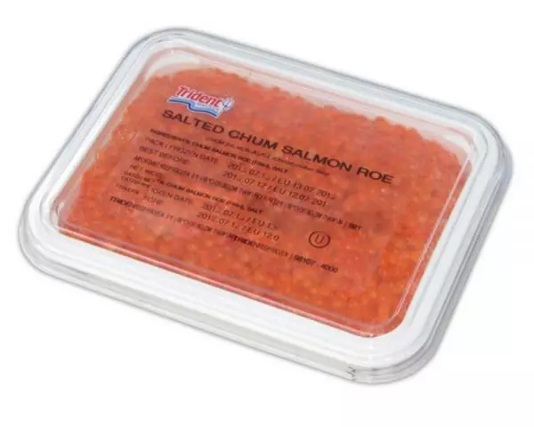 Kaviar merah dalam plastik