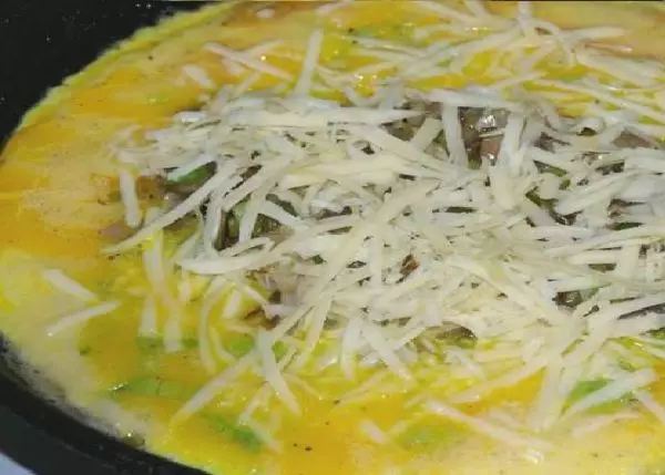 Vulsel en kaas in omelet