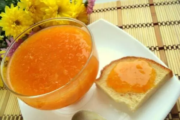 Mandarin Jam într-o vază